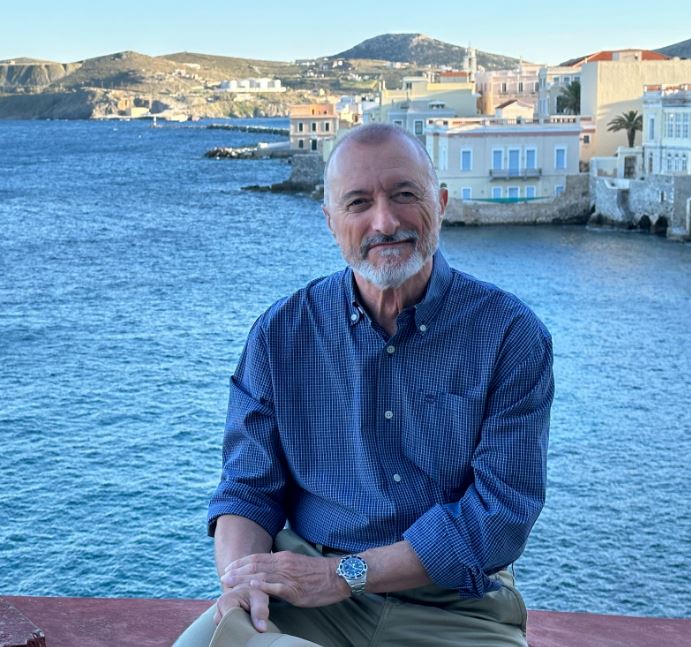 Pérez-Reverte lanza una nueva aventura en el Egeo